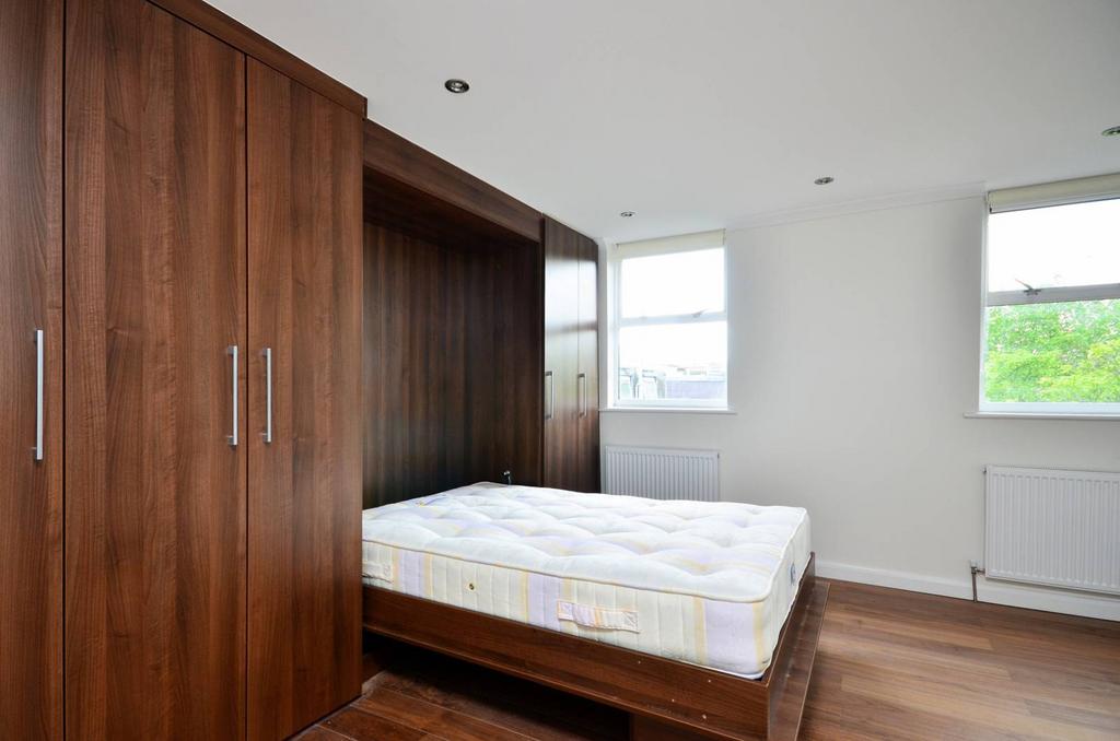 Earls Court Road, Earls Court... Studio - £1,842 pcm (£425 pw)