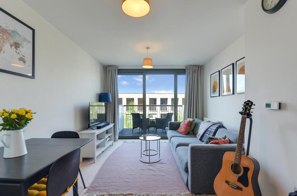at Parkside Court, 15 Booth Road... 1 bed apartment for sale - £80,000