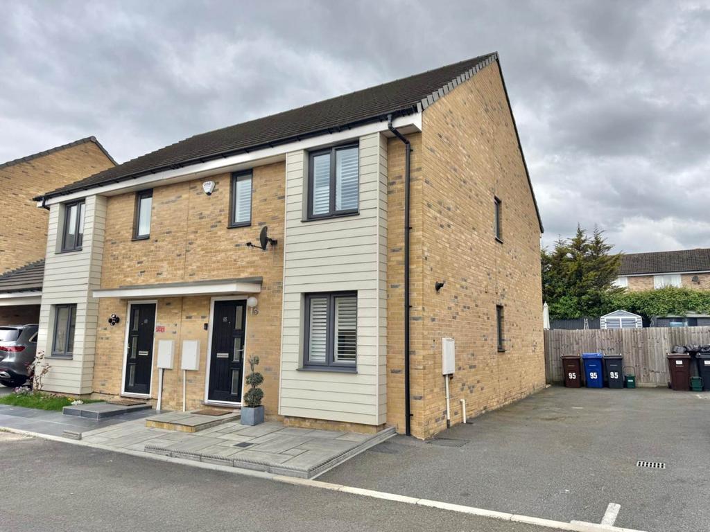 Belhouse Avenue, South Ockendon RM15 3 bed semi-detached house for sale ...