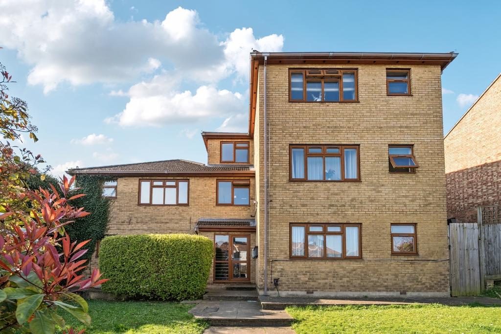 Mayplace Road East Bexleyheath DA7 2 bed flat - £1,700 pcm (£392 pw)