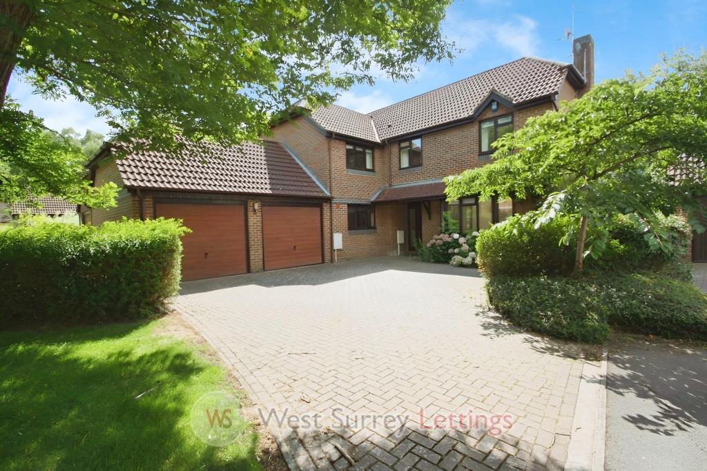 Martinsyde, Woking, GU22 8HT 4 bed detached house - £2,950 pcm (£681 pw)