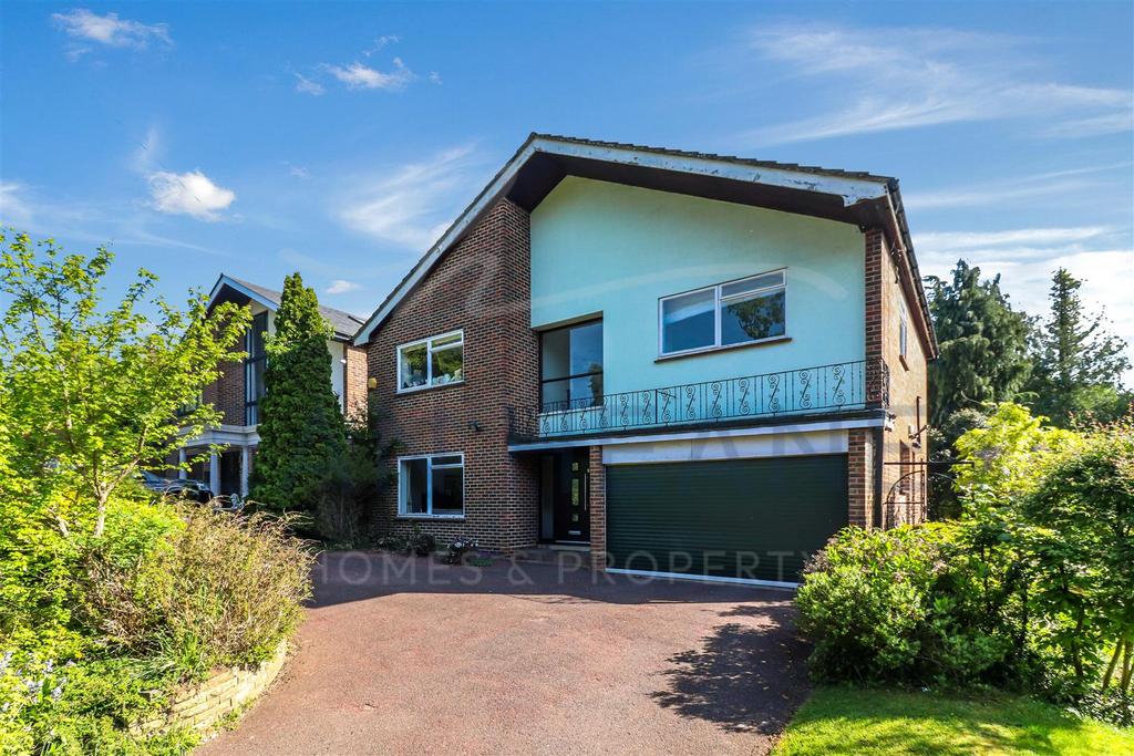 Hendon Wood Lane, London NW7 3 bed detached house for sale - £1,300,000