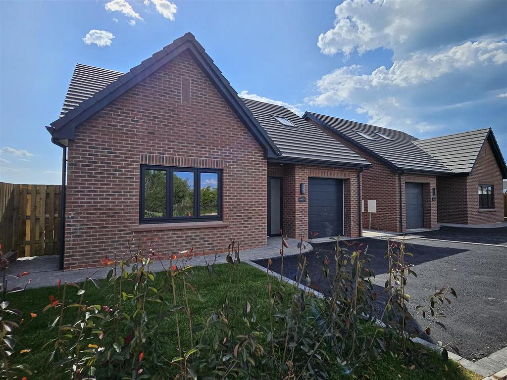 Arlecdon Road, Frizington CA26 3 bed detached bungalow for sale - £365,000
