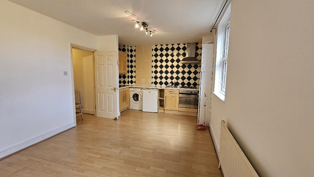 Treadway Street, London, Haggerston 1 bed apartment - £1,700 pcm (£392 pw)