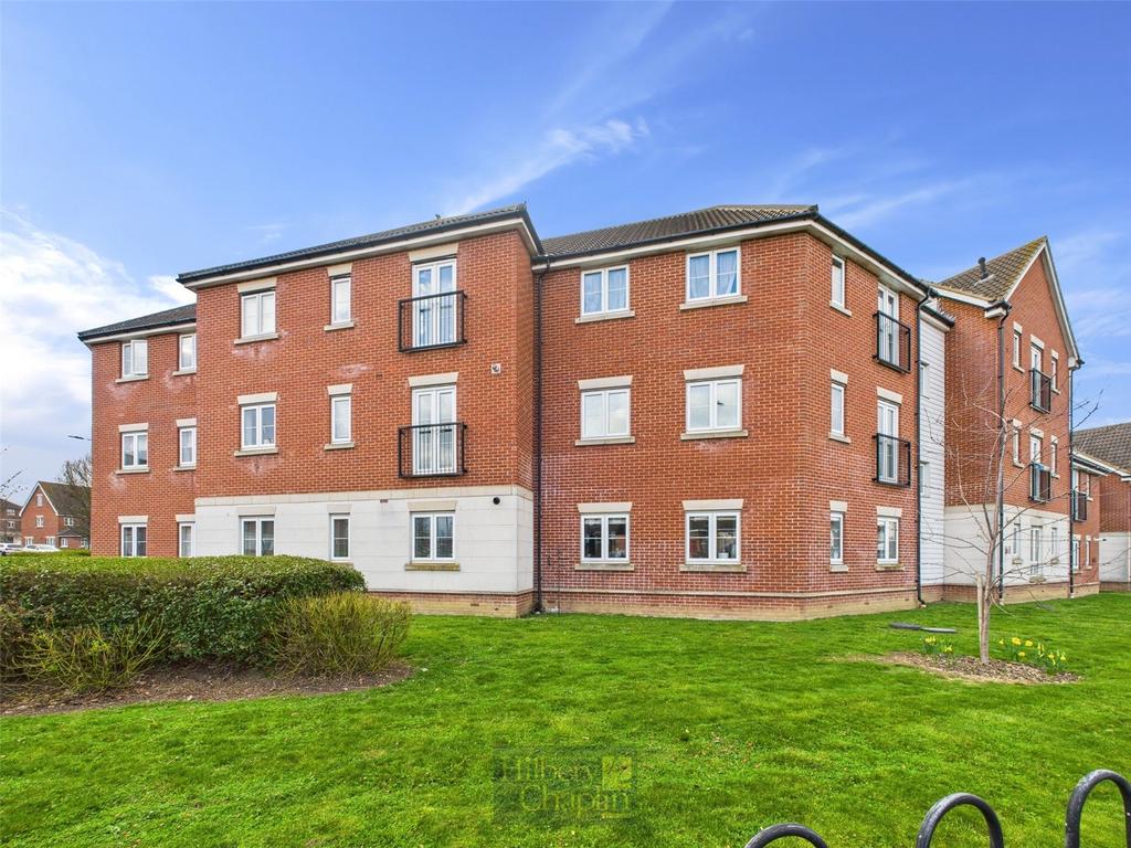 School Avenue, Basildon, Essex, SS15 2 bed apartment - £235,000