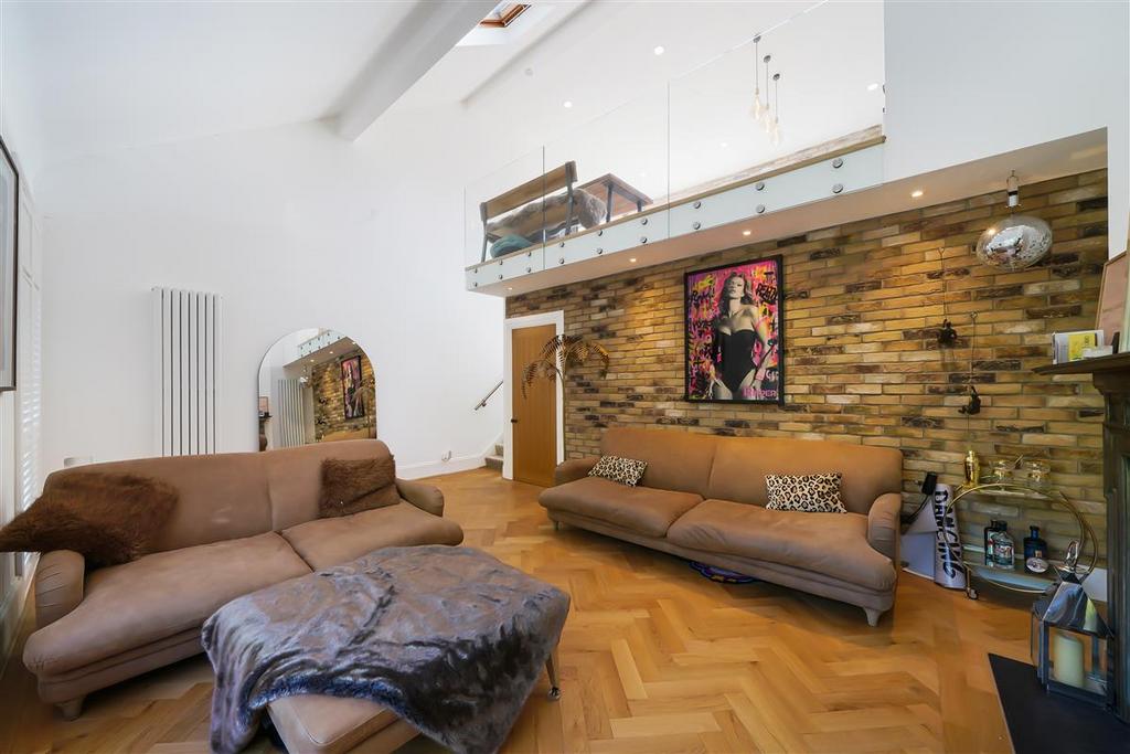 Putney Bridge Road, SW15 3 bed maisonette - £1,200,000