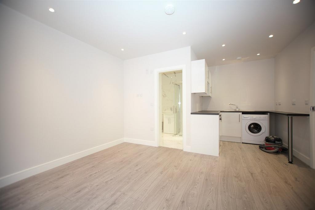 Brent Street, Hendon, NW4 Studio - £1,150 pcm (£265 pw)