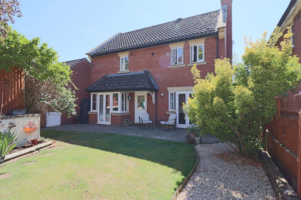 Oakfield Road, Long Stratton... 4 bed detached house for sale - £375,000