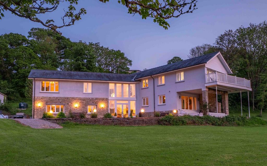 Cosheston, Pembrokeshire SA72 5 bed detached house for sale - £1,250,000