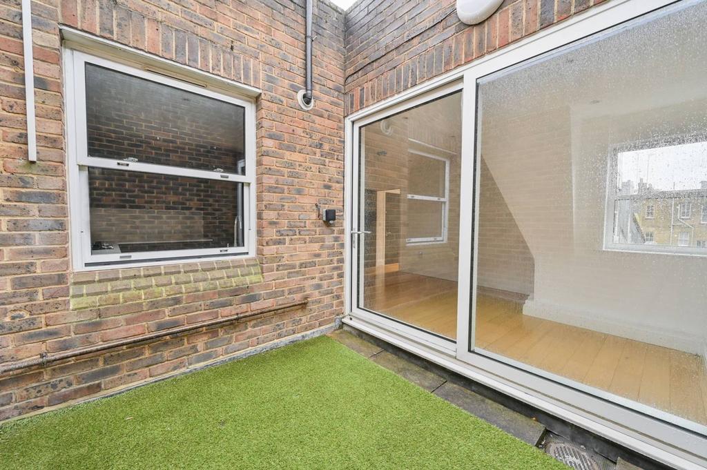 Princeton Street, Bloomsbury, London... 2 bed flat - £4,984 pcm (£1,150 pw)