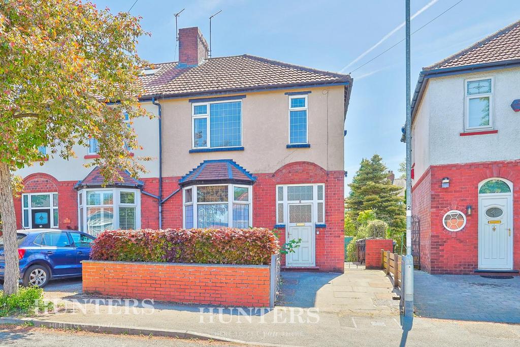 Farmway, Alkrington, Middleton M24 3 bed semi-detached house - £230,000