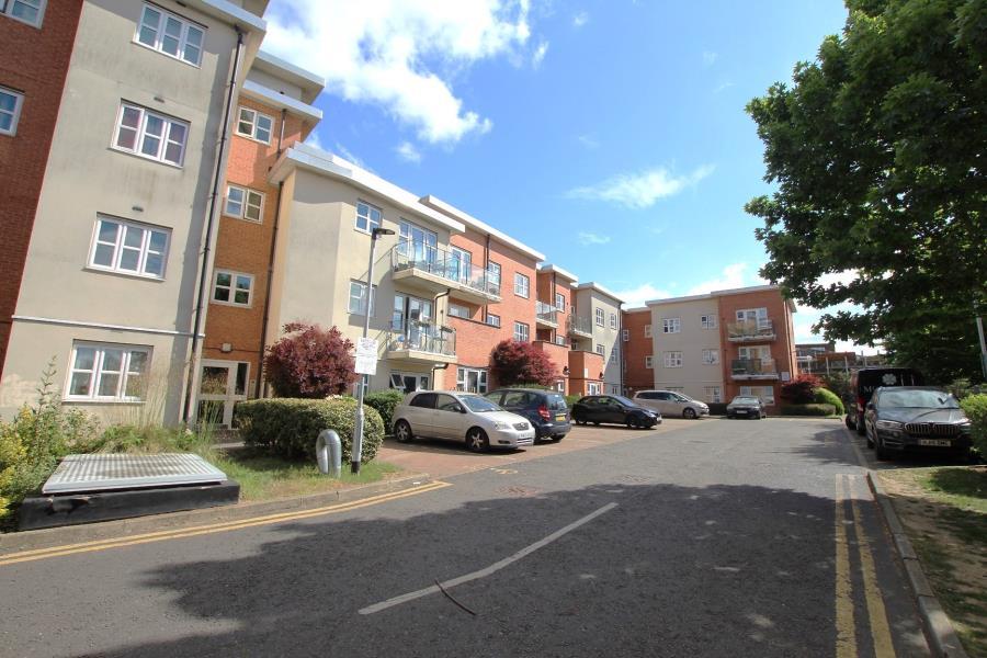 Bridge Court, Stanley Road, Harrow 2 bed apartment - £1,700 pcm (£392 pw)