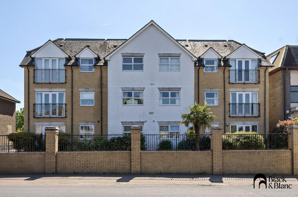 High Street, West Wickham, BR4 2 bed apartment for sale - £375,000