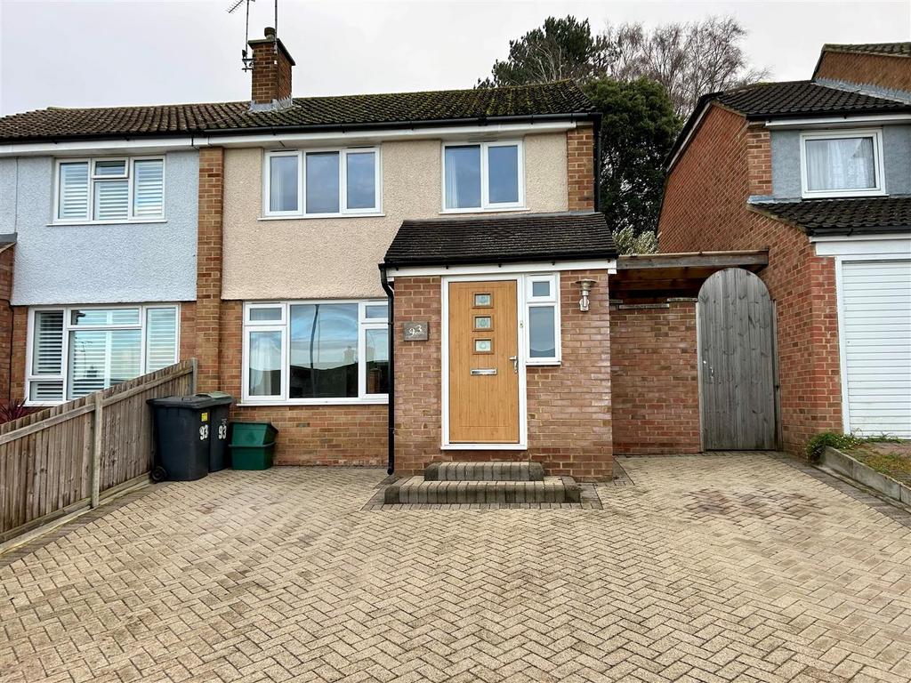 Primrose Drive, Ditton ME20 3 bed semi-detached house - £1,800 pcm (£ ...