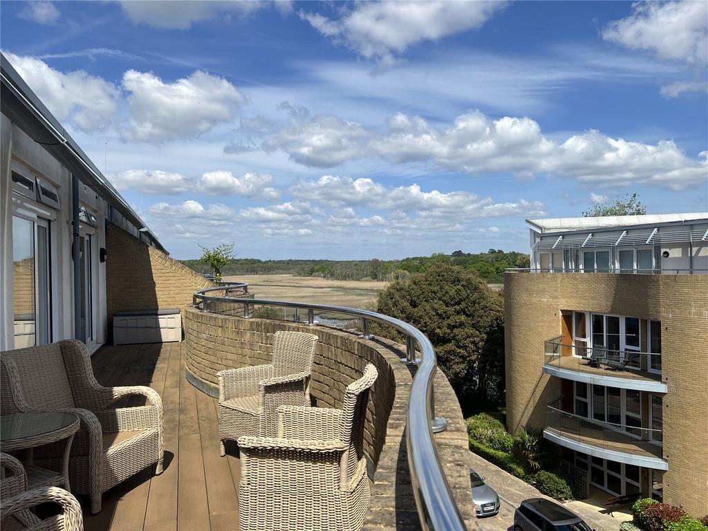 Almansa Way, Lymington, Hampshire, SO41 2 bed penthouse for sale - £525,000