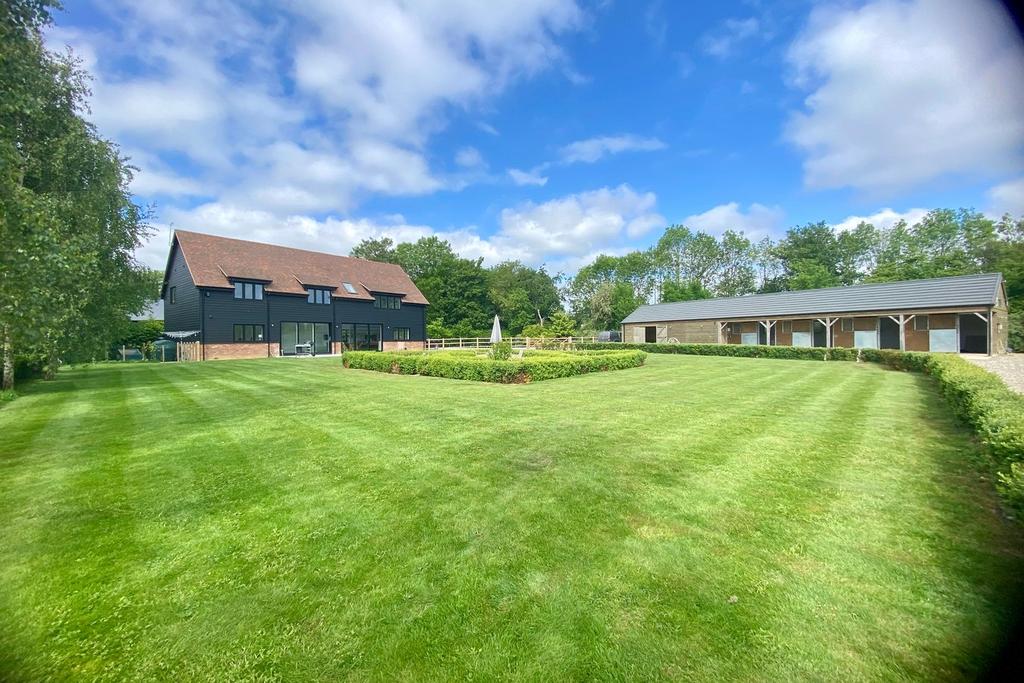 Burton End, Stansted, CM24 6 bed equestrian property - £1,350,000