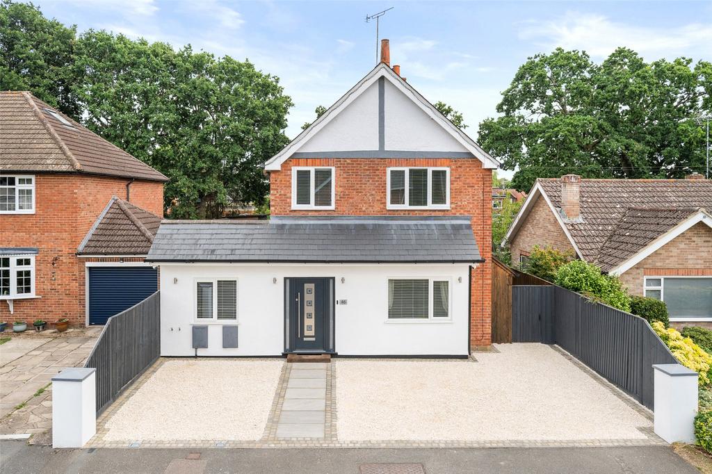 Park Road, Berkshire GU47 3 bed detached house - £625,000