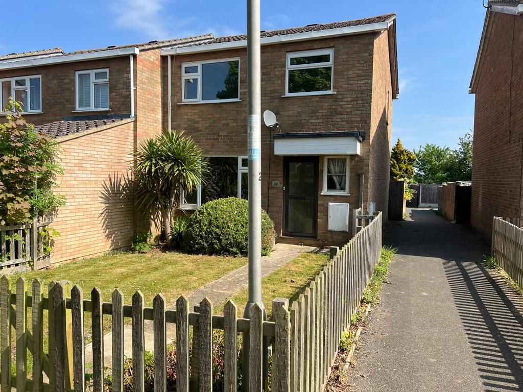Spansey Court, Halstead CO9 3 bed terraced house to rent - £1,225 pcm (£283 pw)