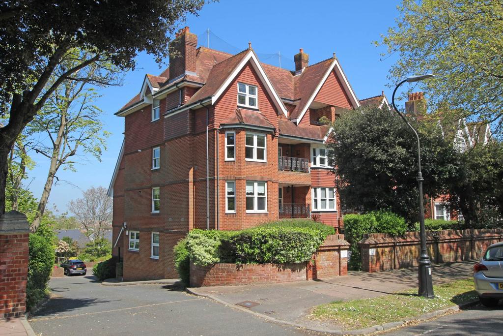 St Johns Road, Eastbourne, BN20 7NB 2 bed flat - £320,000