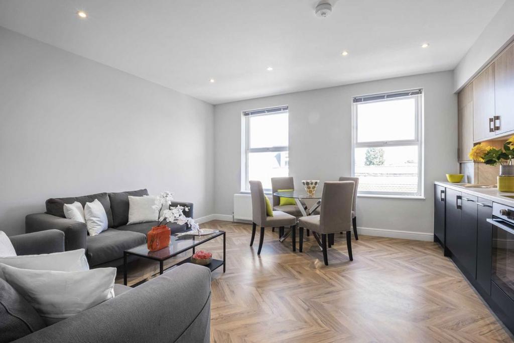 Trinity Road, London SW17 3 bed flat for sale - £675,000