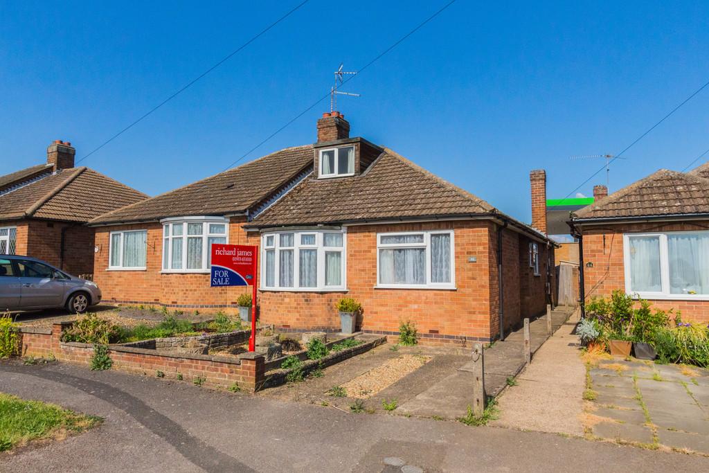 Tann Road, Wellingborough NN9 2 bed semi-detached bungalow for sale - £ ...