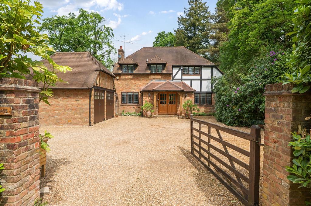 Headley Down GU35 5 bed detached house for sale - £1,100,000