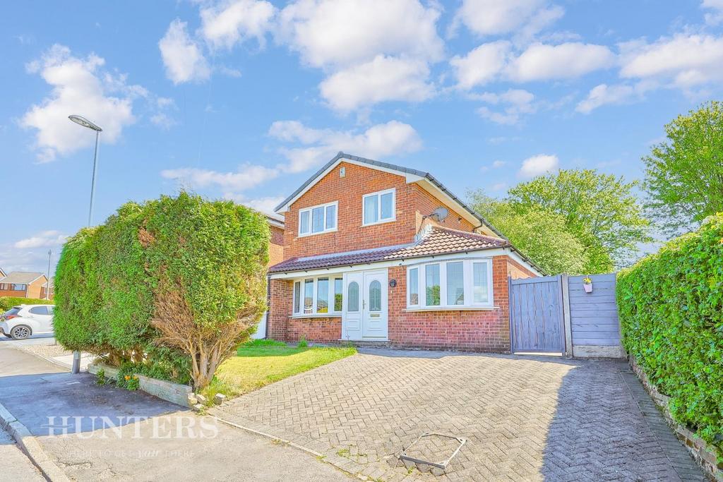 Weir Road, Milnrow, OL16 3UX 3 bed detached house - £300,000