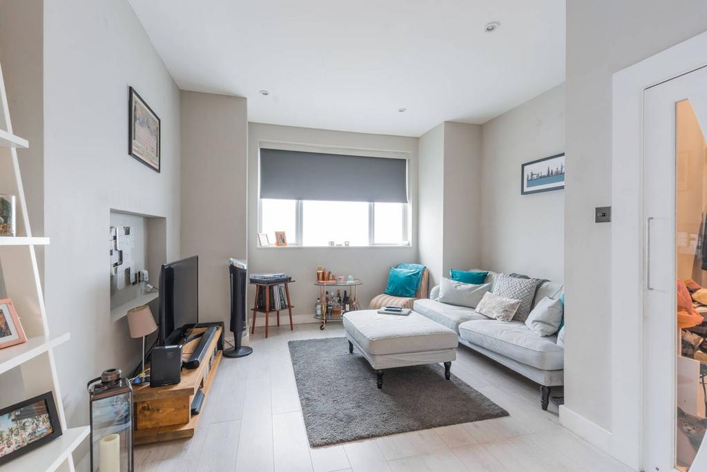 Archway Road, Highgate, London, N6 2 bed flat to rent - £2,600 pcm (£ ...