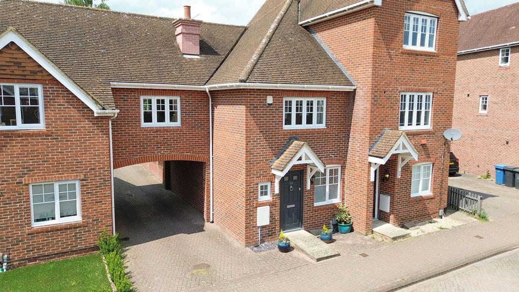 Wintney Street, Fleet GU51 3 bed terraced house - £425,000