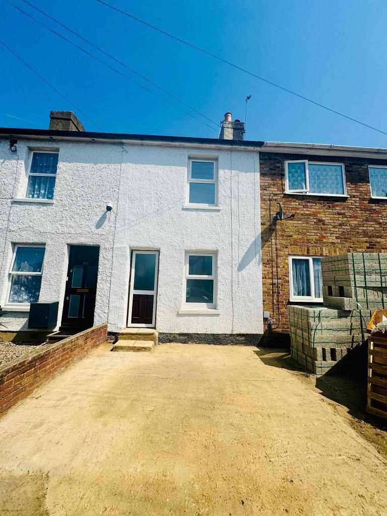 Chlavey Grove, Slough, SL1 2TQ 2 bed house - £1,525 pcm (£352 pw)