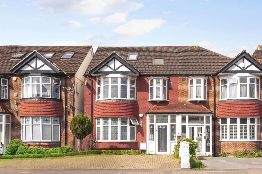 Grand Drive, Raynes Park SW20 2 bed apartment for sale - £525,000