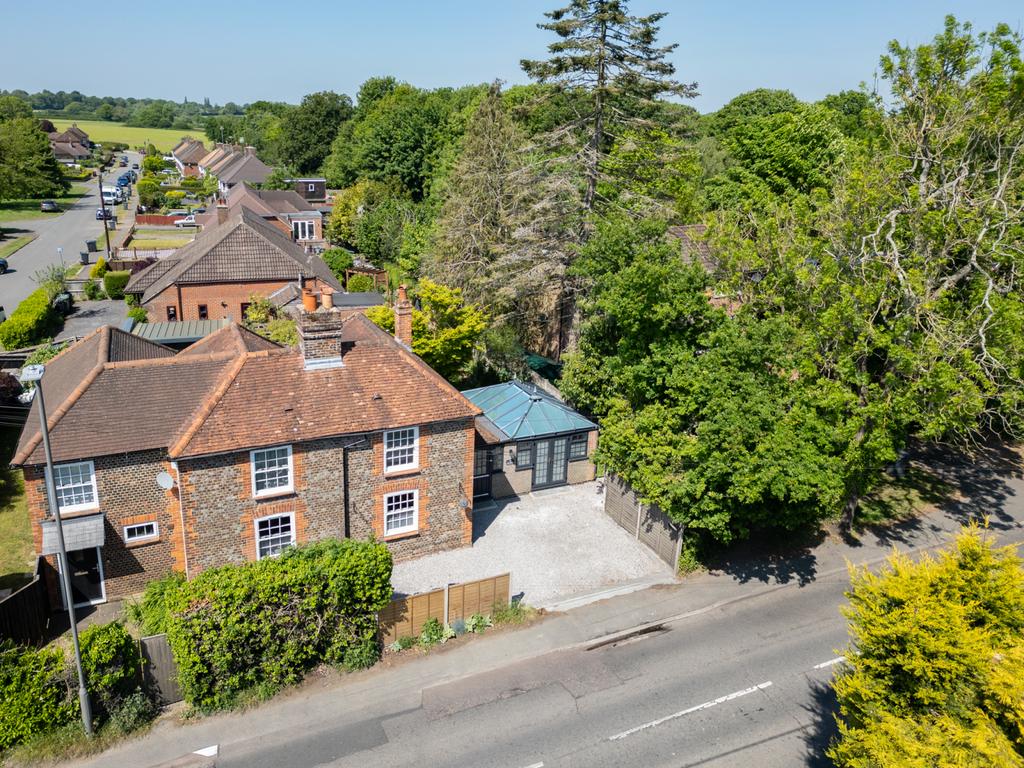Holmer Green Road, High Wycombe HP15 2 bed semi-detached house for sale ...
