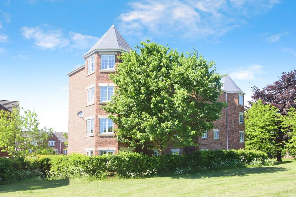 Castle Lodge Gardens, Leeds LS26 2 bed apartment for sale - £175,000