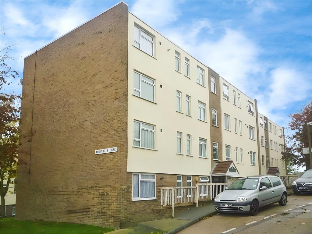 Humber Crescent, Kent ME2 2 bed flat for sale - £140,000