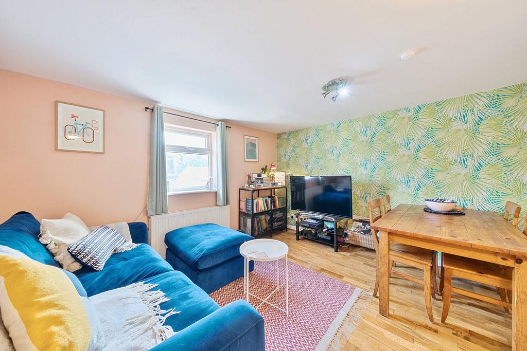 Loampit Vale, Lewisham, London, SE13 2 bed flat for sale - £375,000