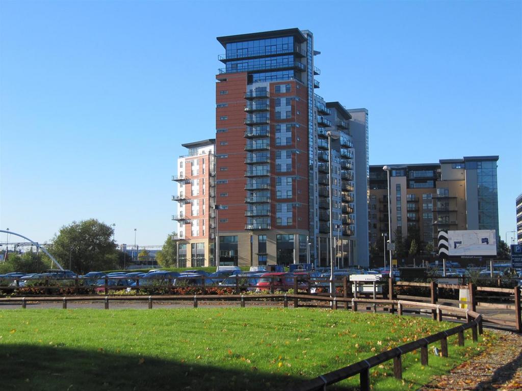 Whitehall Waterfront, Riverside Way LS1 2 bed apartment - £1,000 pcm (£ ...