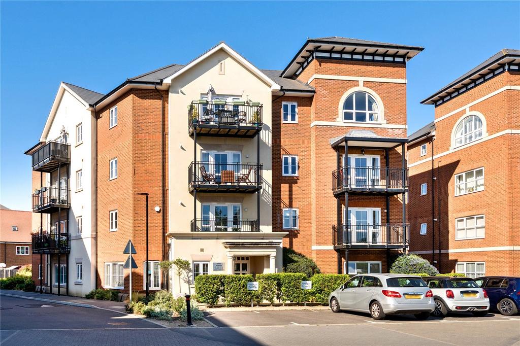 Bell Farm Way, Walton-On-Thames, KT12 2 bed flat - £370,000