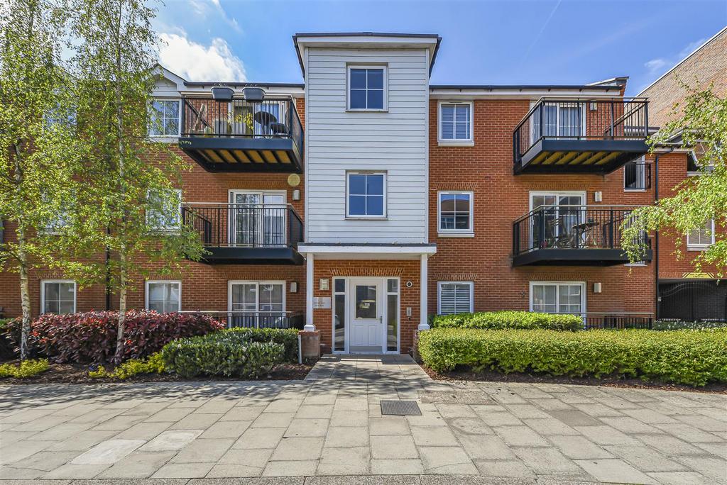 Mere Road, Dunton Green 2 bed apartment for sale - £465,000
