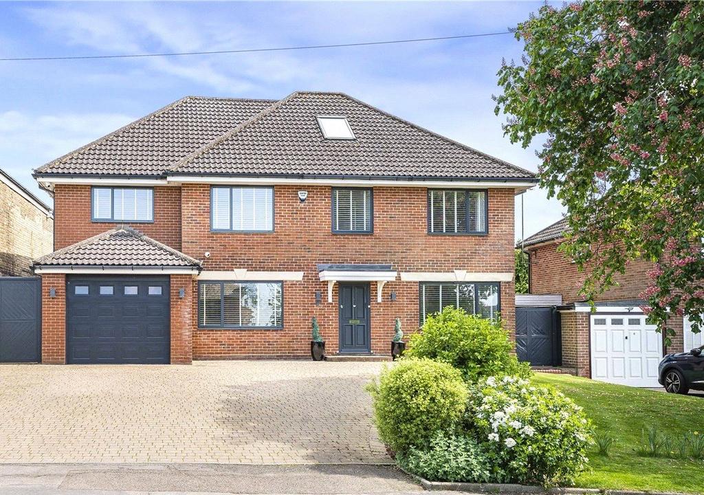 Heath Road, Potters Bar... 6 bed detached house - £1,500,000