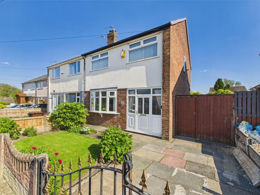 Edinburgh Drive, Wigan, WN5 3 bed semi-detached house for sale - £180,000