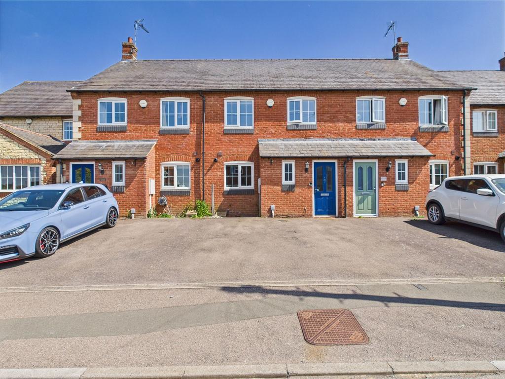 High Street, Silverstone, NN12 3 bed terraced house for sale - £310,000