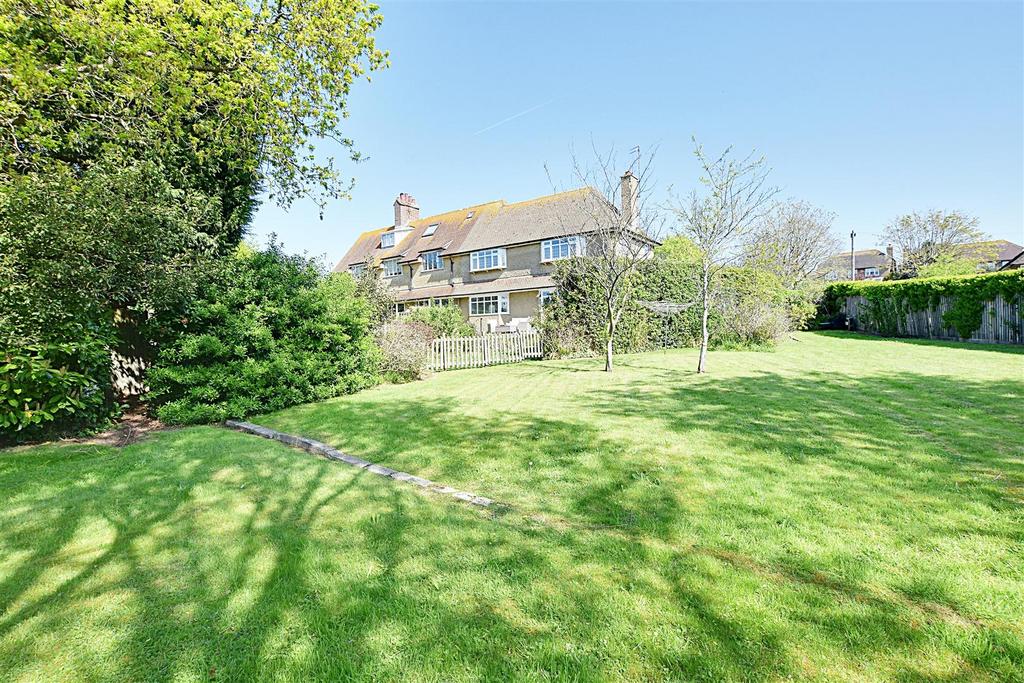 Clavering Walk, Bexhill-On-Sea 3 bed flat for sale - £465,000