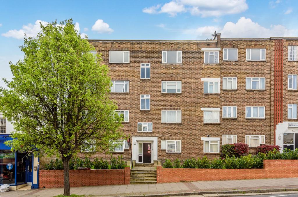 Kirkdale, London SE26 2 bed apartment for sale - £285,000