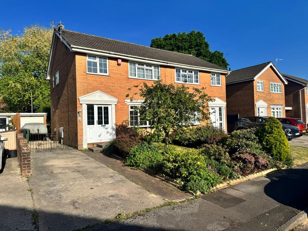 Dorset Way, Bristol BS37 3 bed semi-detached house for sale - £375,000