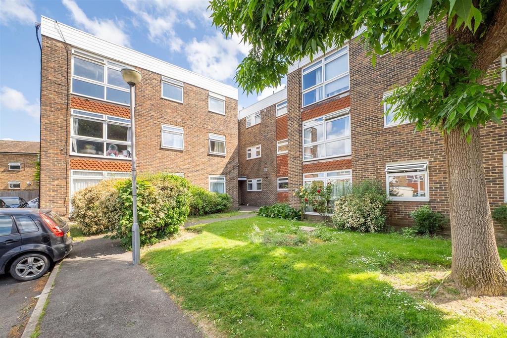 Glena Mount, Sutton 3 bed apartment for sale - £350,000