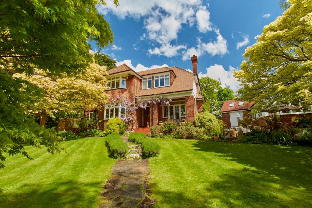 Ditton Grange Drive, Long Ditton... 5 bed detached house to rent - £ ...