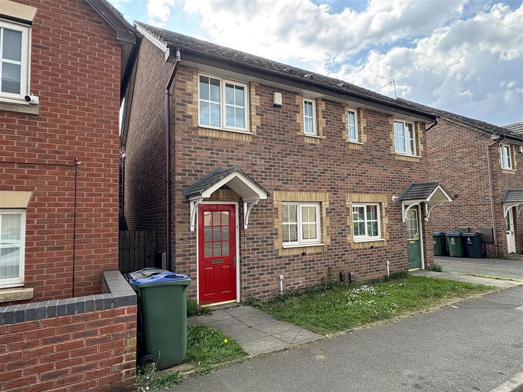 Petford Street, West Midlands B64 2 bed semi-detached house - £925 pcm ...