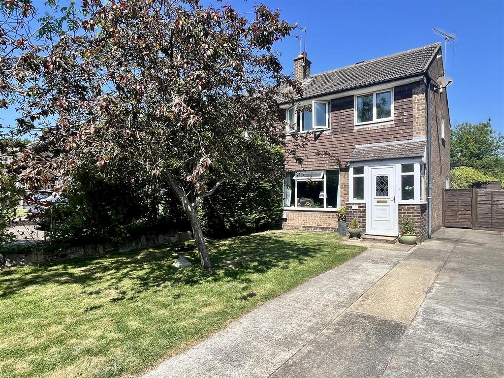 Hillside, Garforth, Leeds 3 bed house for sale - £255,000