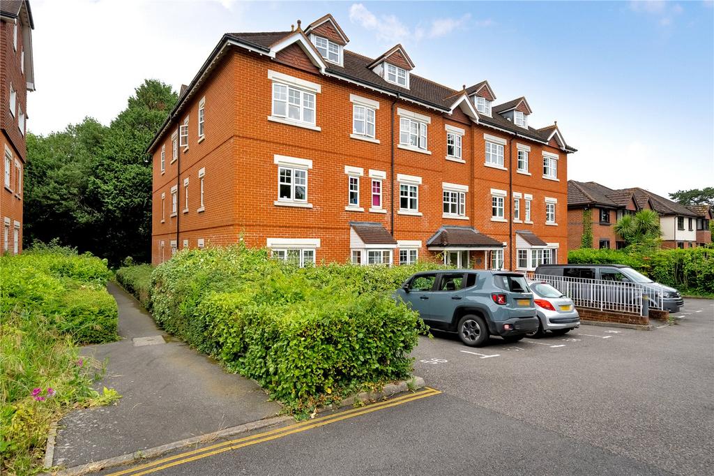 9 Heathside Road, Woking 2 bed apartment for sale - £112,100
