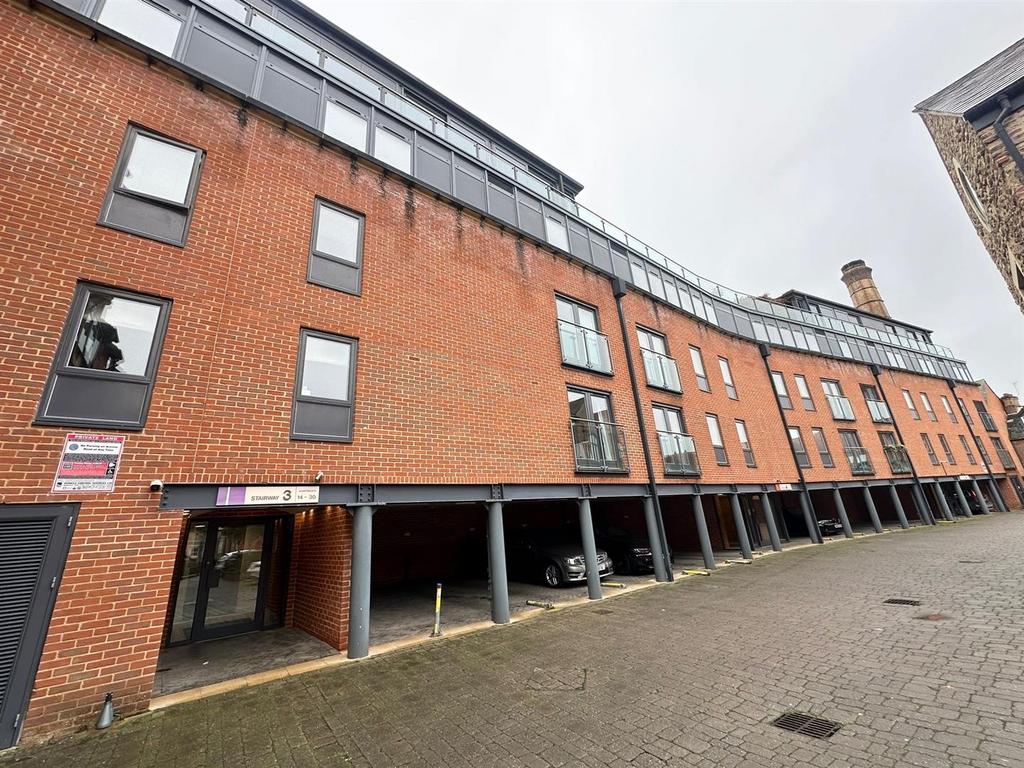 St. Thomas Street, Oxford 2 bed flat - £2,200 pcm (£508 pw)